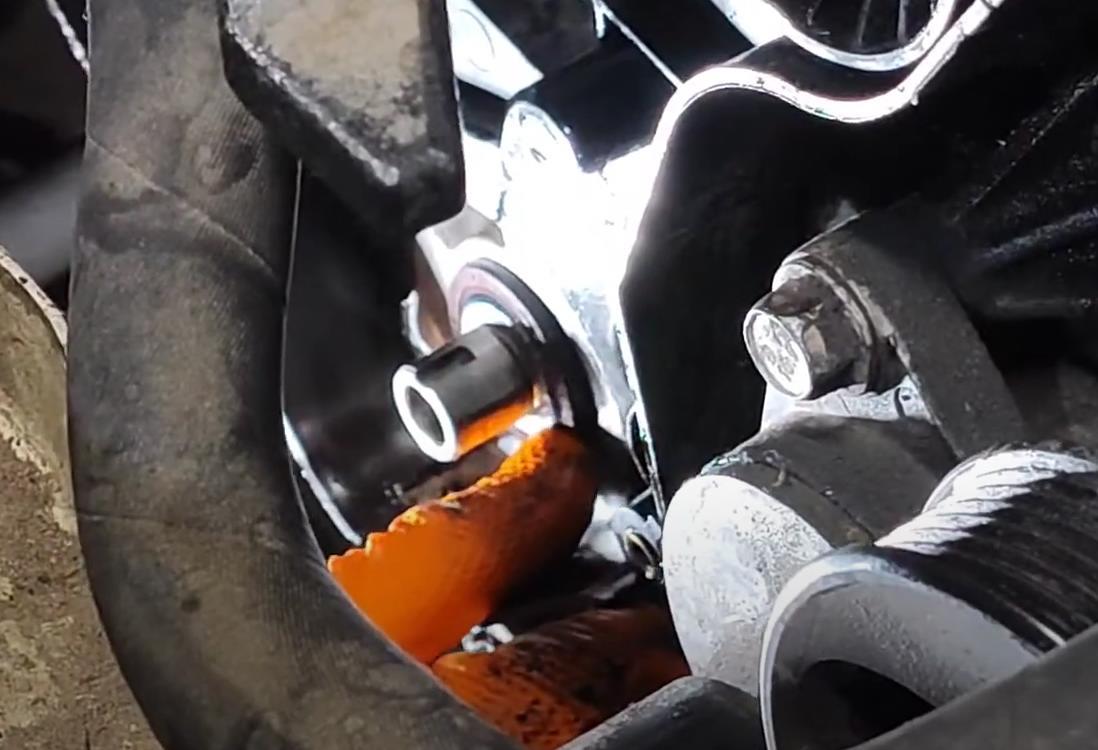 Замена переднего и заднего сальника коленвала Шевроле Круз в Москве ...